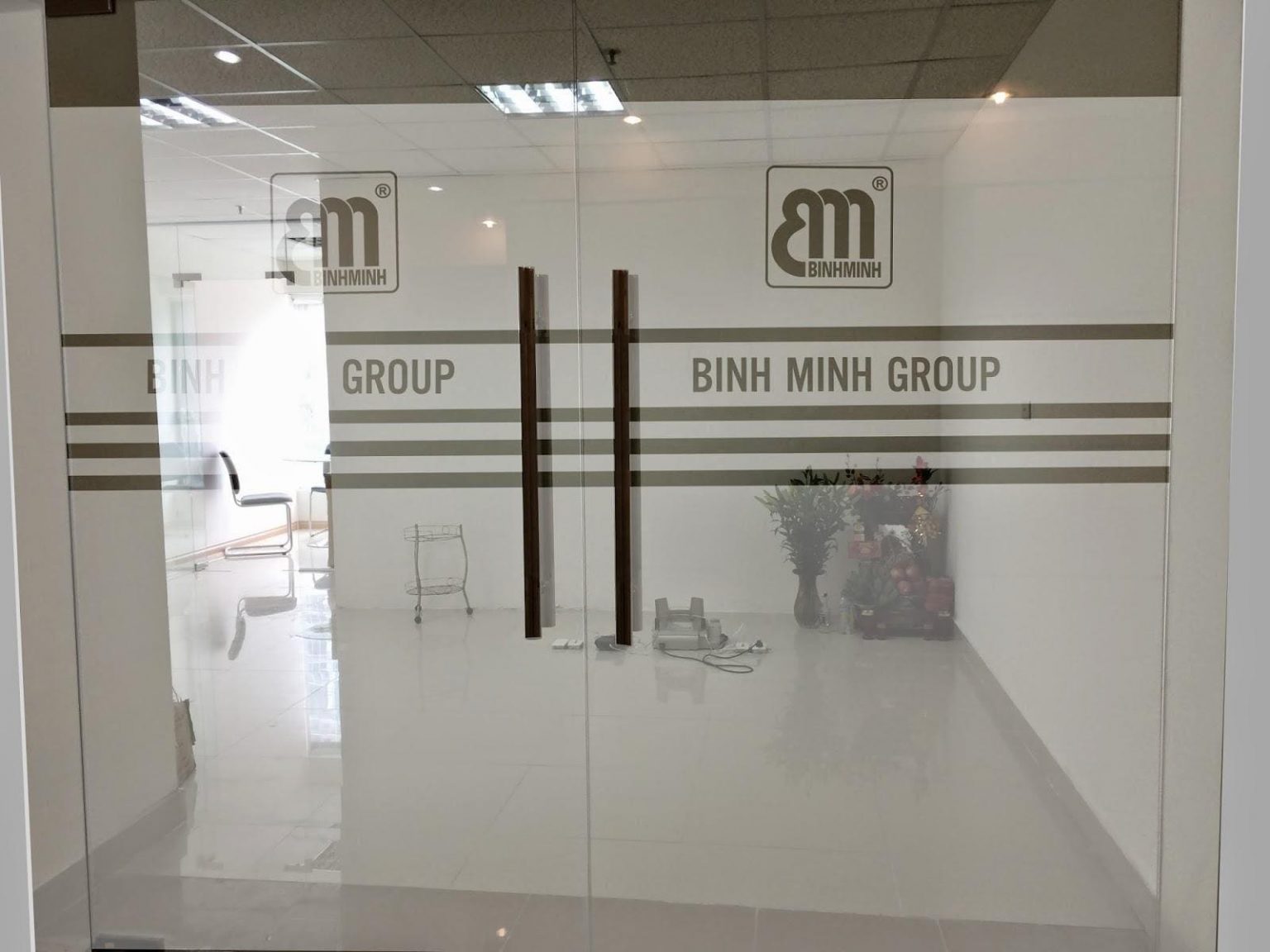 Decal (Đề Can) Dán Kính Có Sẵn Nhiều Mẫu Đẹp - In Siêu Tốc